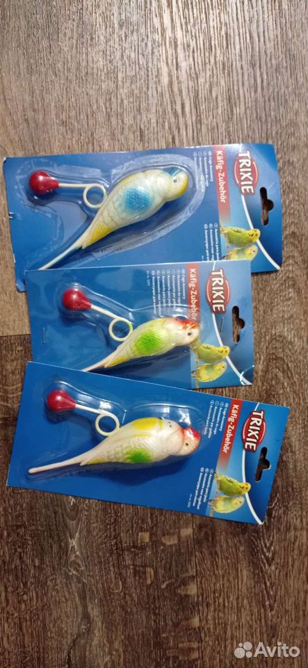 Пластмассовые попугаи (игрушка для попугаев)